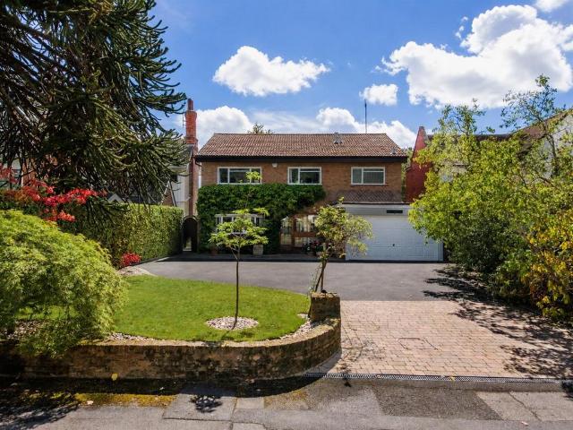 5 bedroom detached house for sale
