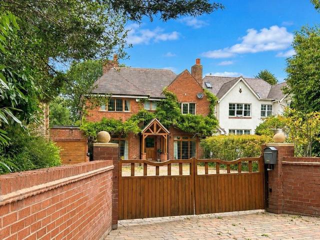 5 bedroom detached house for sale