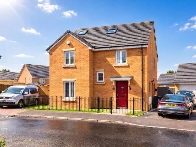 5 bedroom detached house for sale