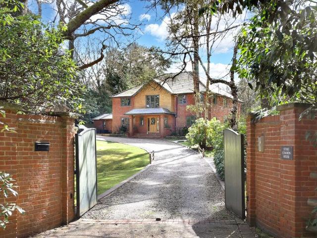 5 bedroom detached house for sale