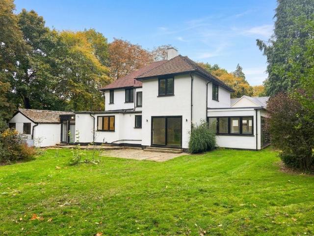 5 bedroom detached house for sale