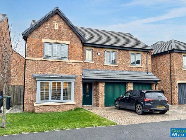 5 bedroom detached house for sale