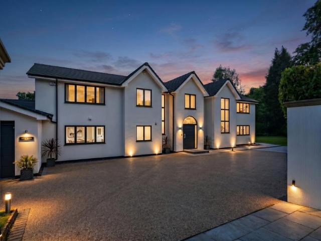 5 bedroom detached house for sale