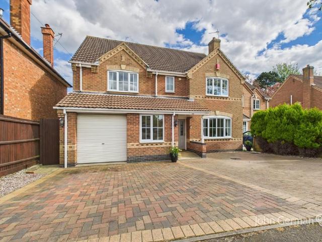 5 bedroom detached house for sale