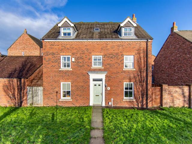 5 bedroom detached house for sale