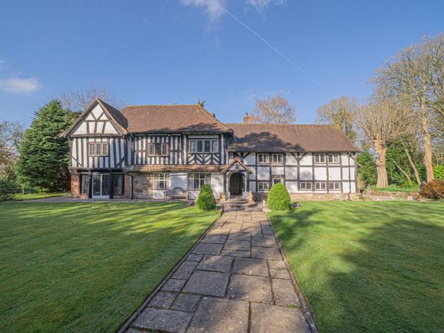 5 bedroom detached house for sale