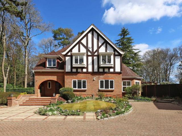 5 bedroom detached house for sale