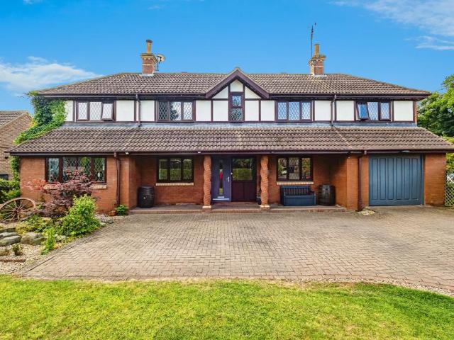 5 bedroom detached house for sale