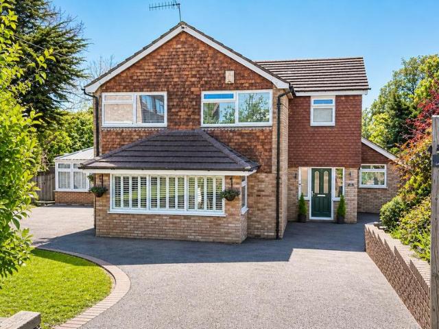 5 bedroom detached house for sale