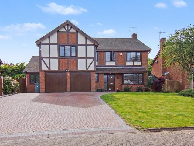 5 bedroom detached house for sale
