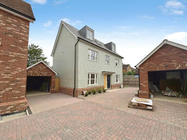 5 bedroom detached house for sale