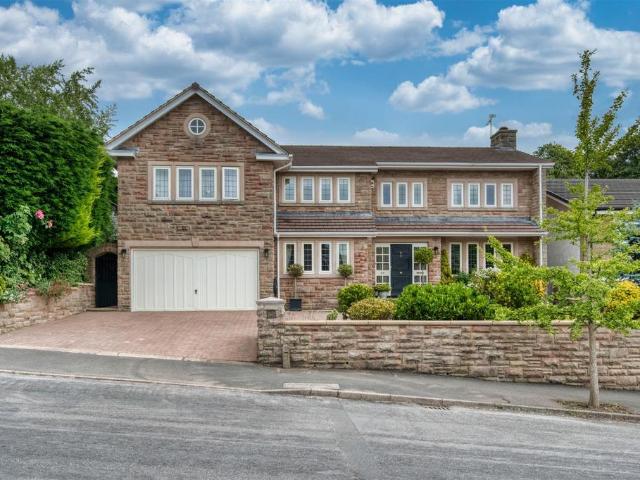 5 bedroom detached house for sale