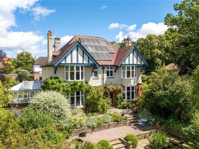 5 bedroom detached house for sale