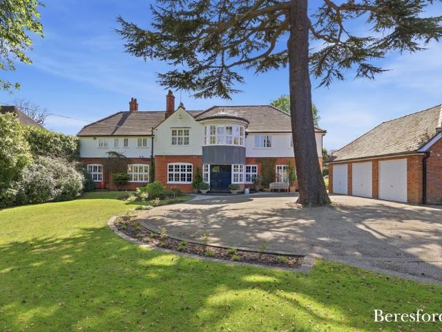 5 bedroom detached house for sale