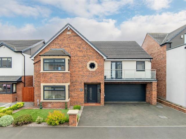 5 bedroom detached house for sale