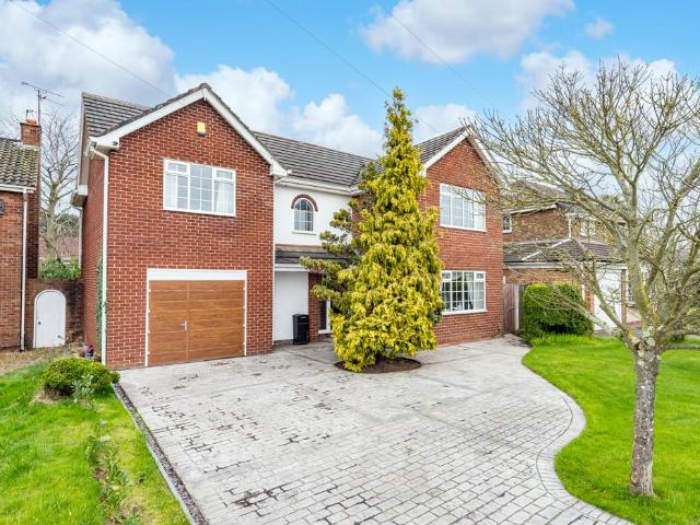 5 bedroom detached house for sale