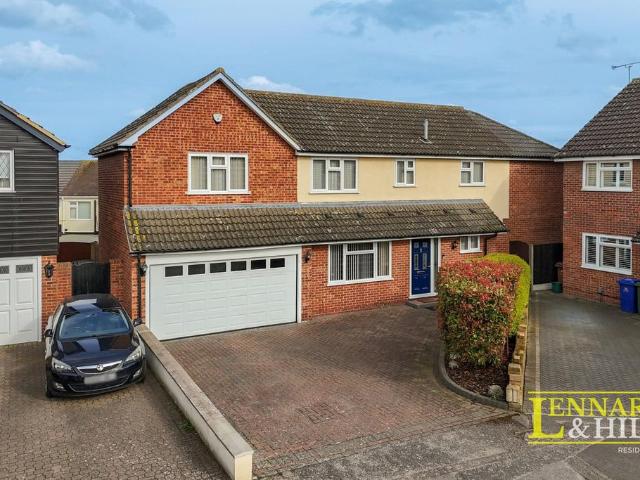 5 bedroom detached house for sale