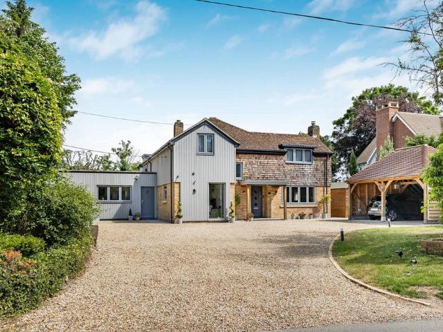 5 bedroom detached house for sale