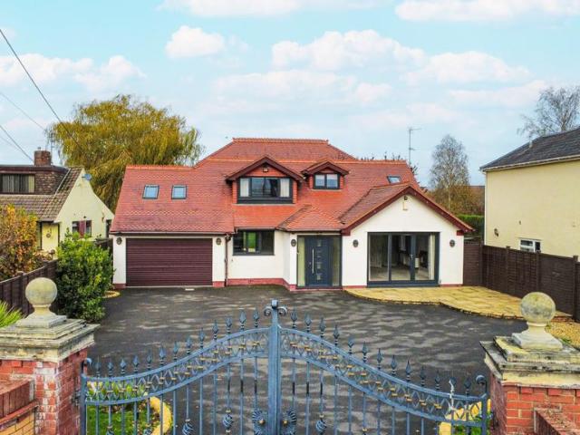 5 bedroom detached house for sale