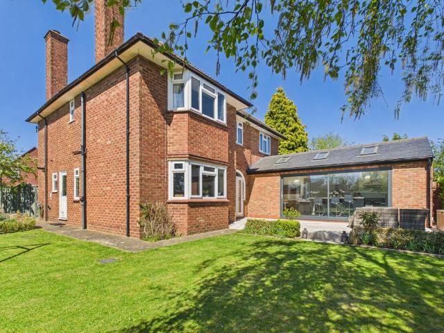 5 bedroom detached house for sale