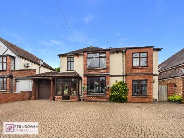 5 bedroom detached house for sale