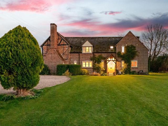 5 bedroom detached house for sale