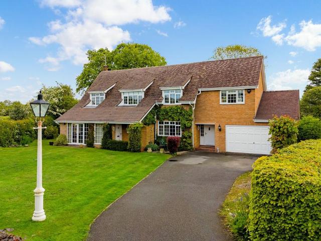 5 bedroom detached house for sale