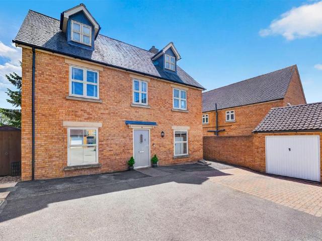 5 bedroom detached house for sale