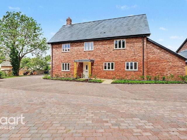5 bedroom detached house for sale