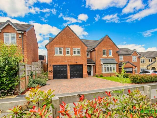 5 bedroom detached house for sale