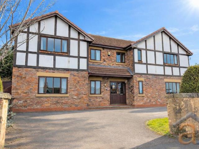 5 bedroom detached house for sale