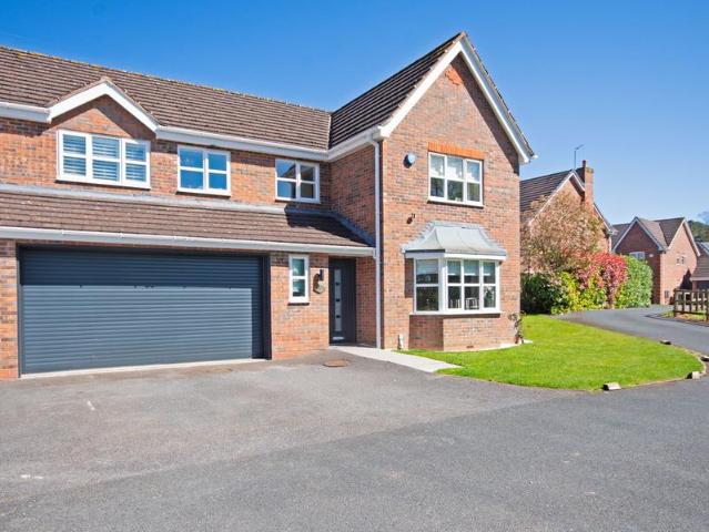 5 bedroom detached house for sale