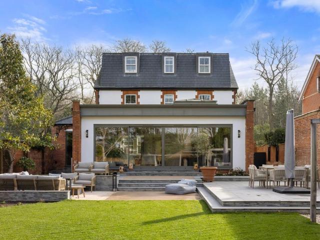 5 bedroom detached house for sale