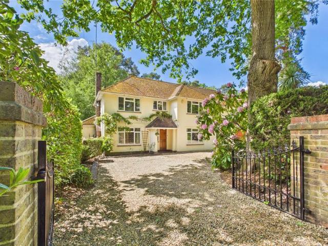 5 bedroom detached house for sale