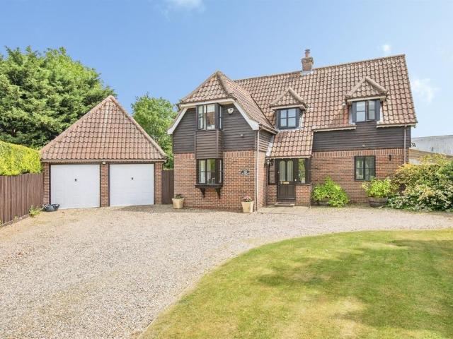 5 bedroom detached house for sale