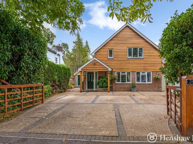 5 bedroom detached house for sale