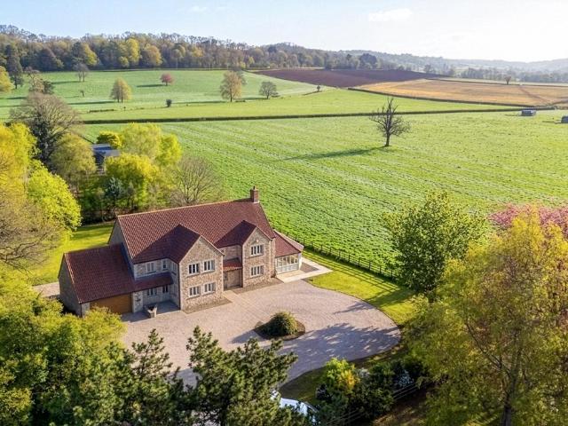 5 bedroom detached house for sale