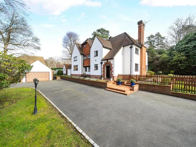 5 bedroom detached house for sale