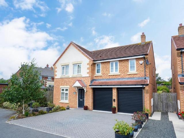 5 bedroom detached house for sale