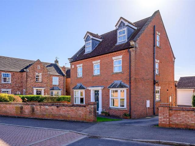 5 bedroom detached house for sale