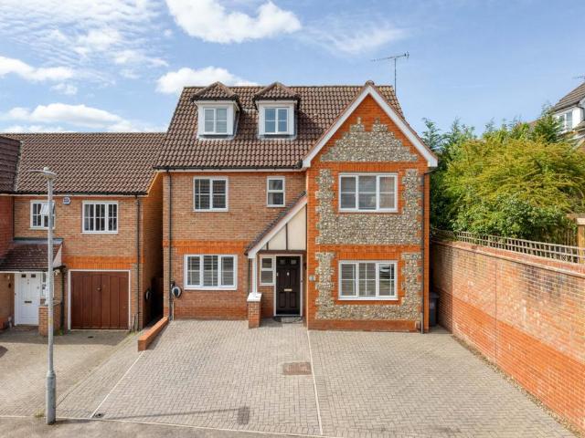 5 bedroom detached house for sale