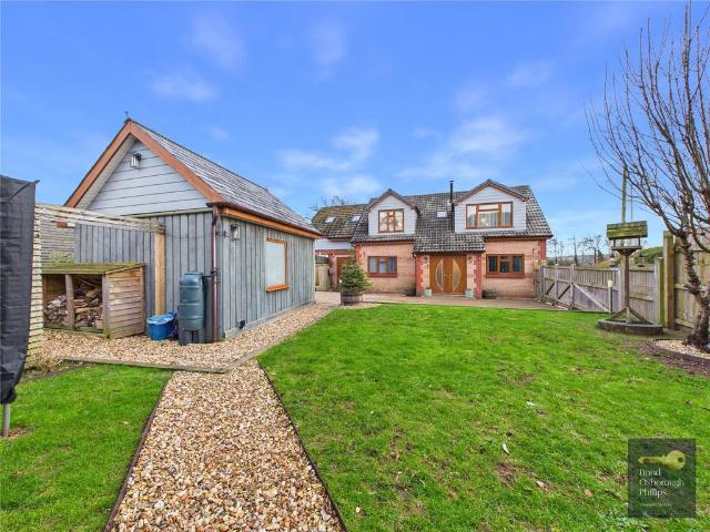 5 bedroom detached house for sale