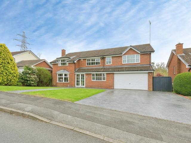 5 bedroom detached house for sale