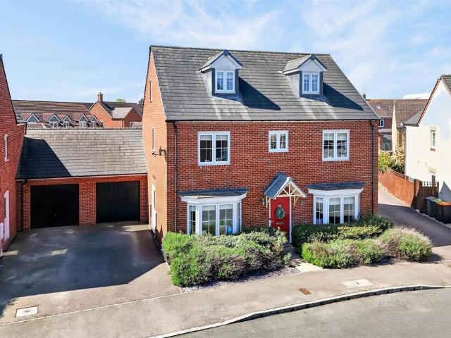 5 bedroom detached house for sale