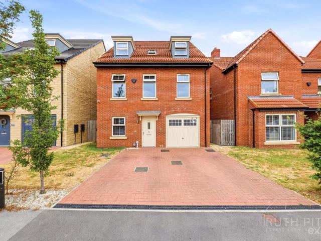 5 bedroom detached house for sale