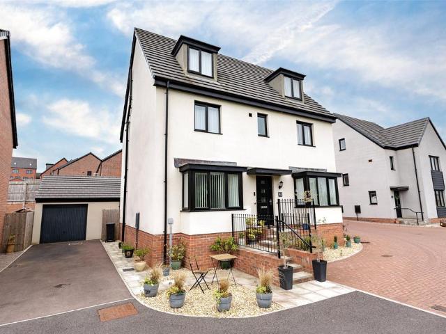 5 bedroom detached house for sale