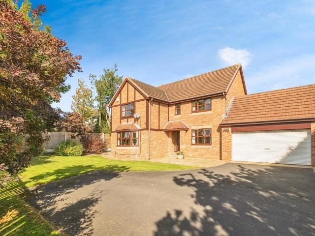5 bedroom detached house for sale