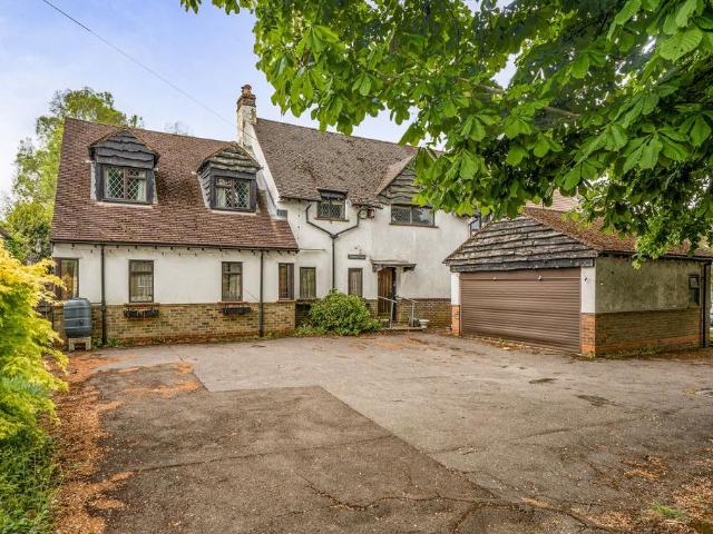 5 bedroom detached house for sale
