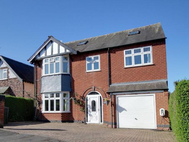 5 bedroom detached house for sale