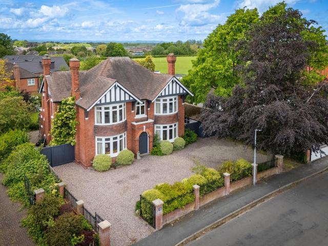5 bedroom detached house for sale